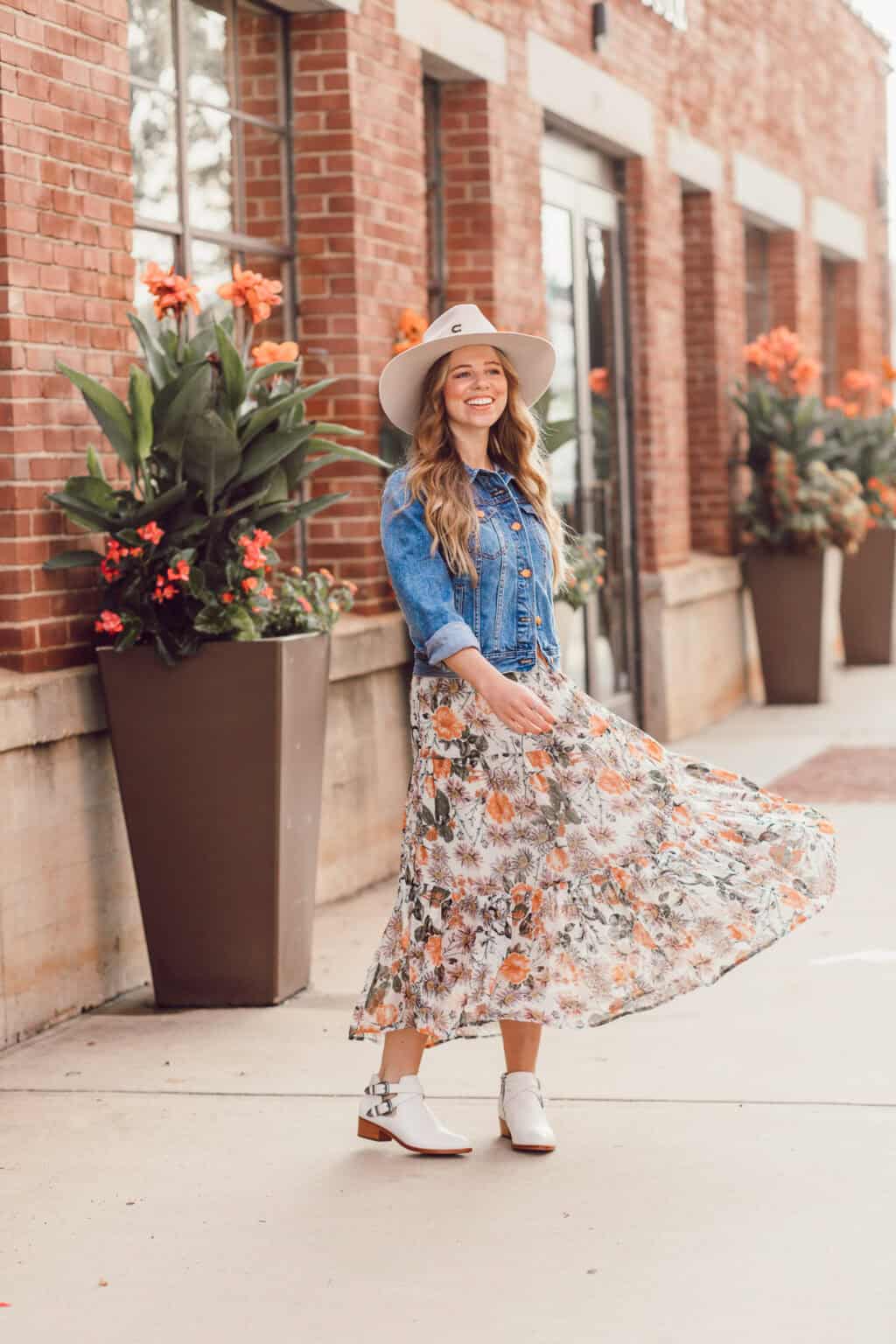 20 Chic Western Fall Outfits That'll Make You the Toast of the Ranch ...