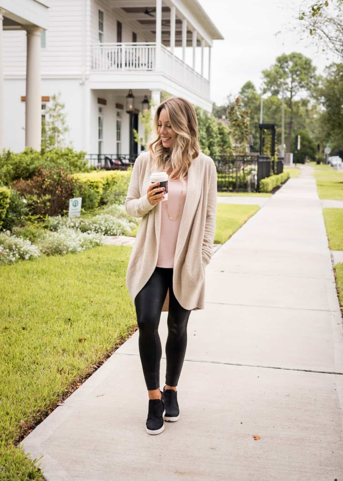 20 Irresistible Fall Leggings Outfits to Cozy Up Your Wardrobe