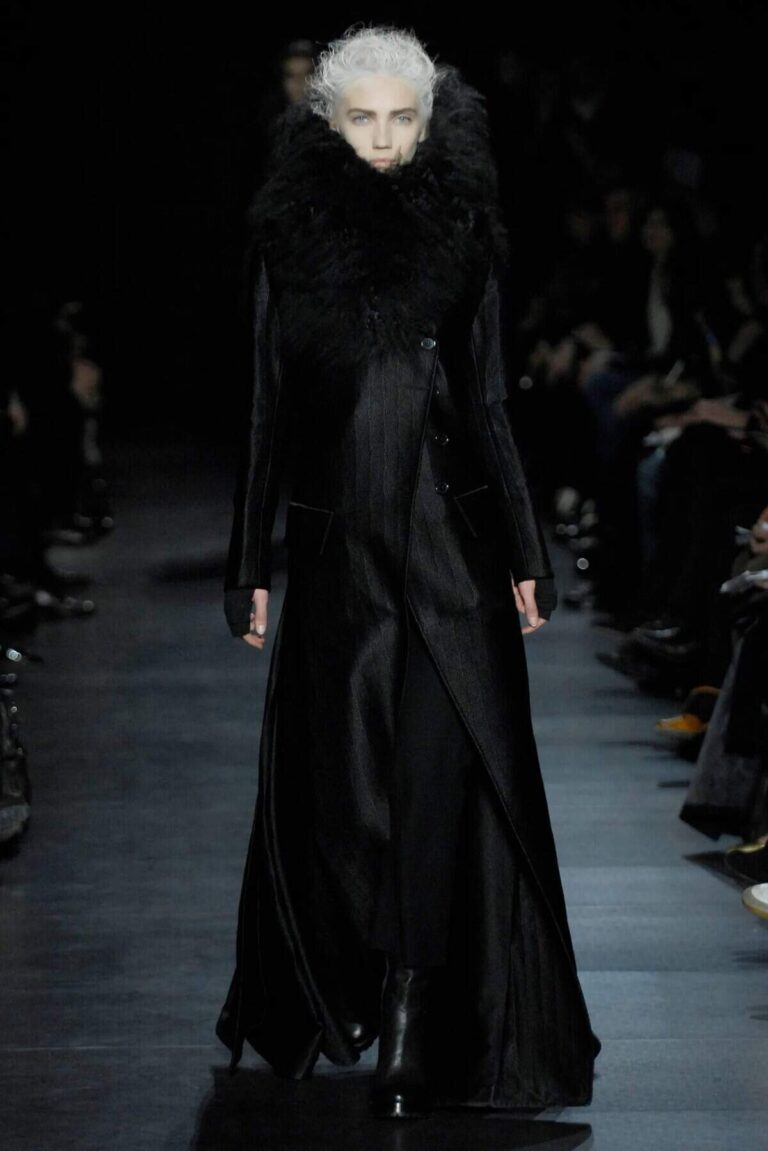 20 Hauntingly Beautiful Fall Goth Outfits to Die For This Season - Mrs ...