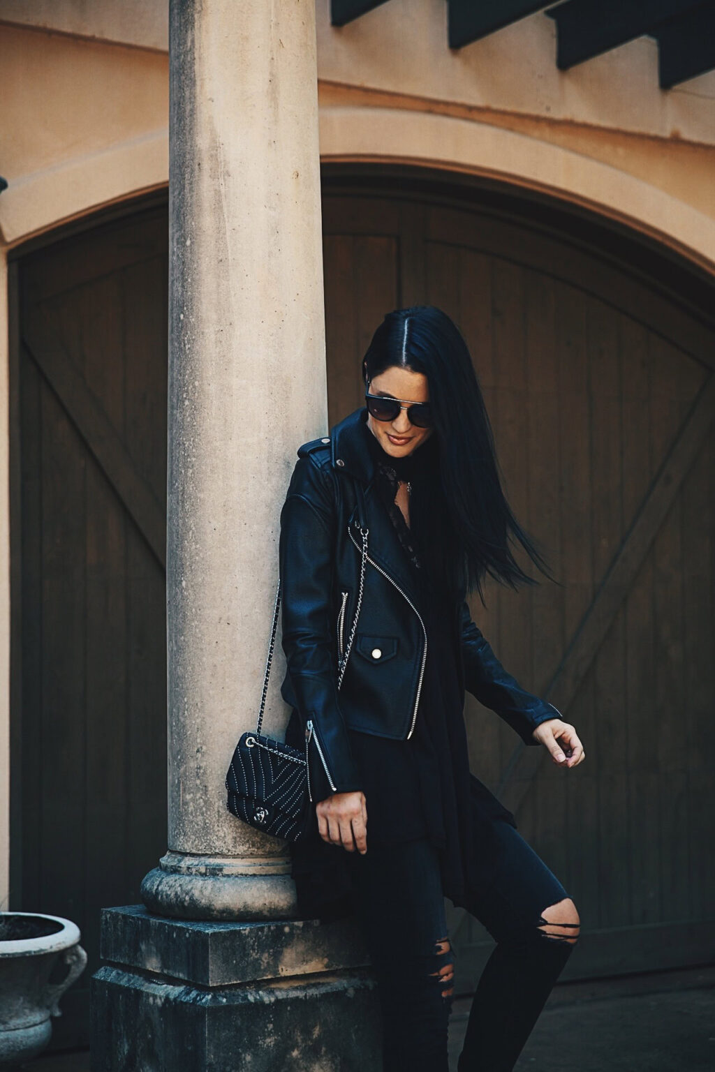 20 Sleek All-Black Fall Outfits to Elevate Your Autumn Style