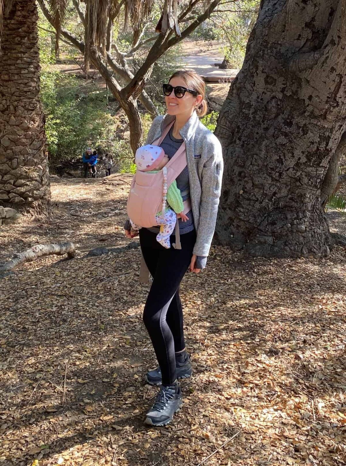 20 Cozy and Chic Fall Postpartum Outfits for New Moms - Mrs & The ...