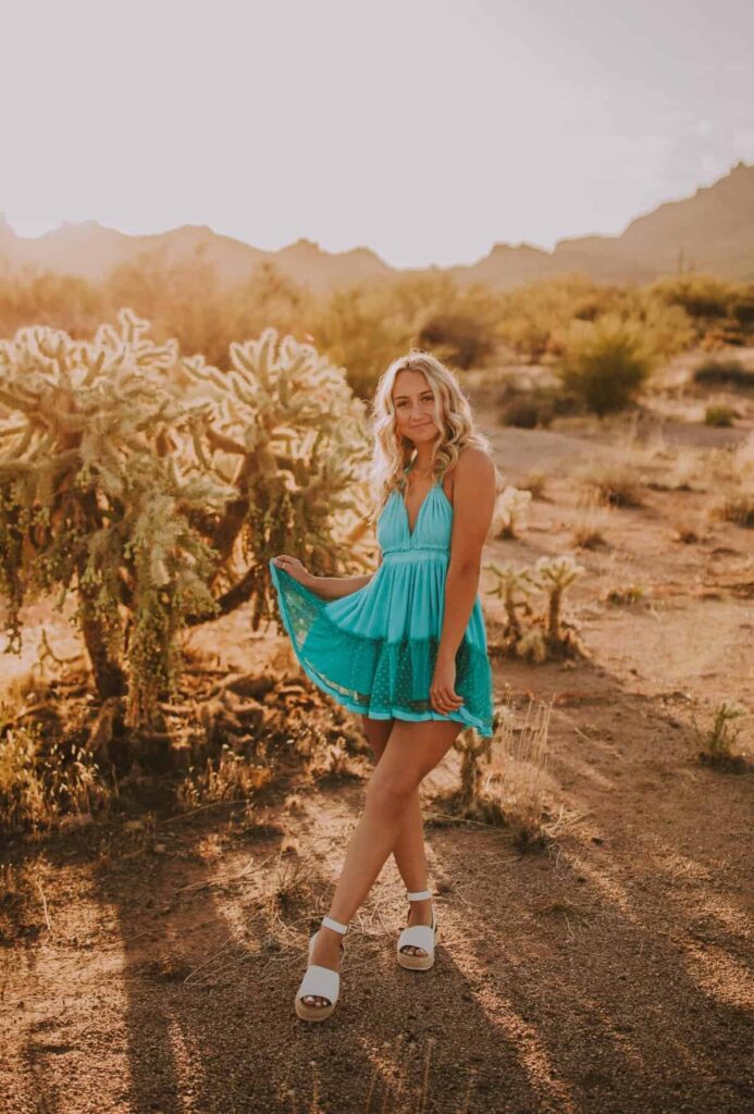20 Stunning Fall Senior Picture Outfits to Capture Your Style - Mrs ...
