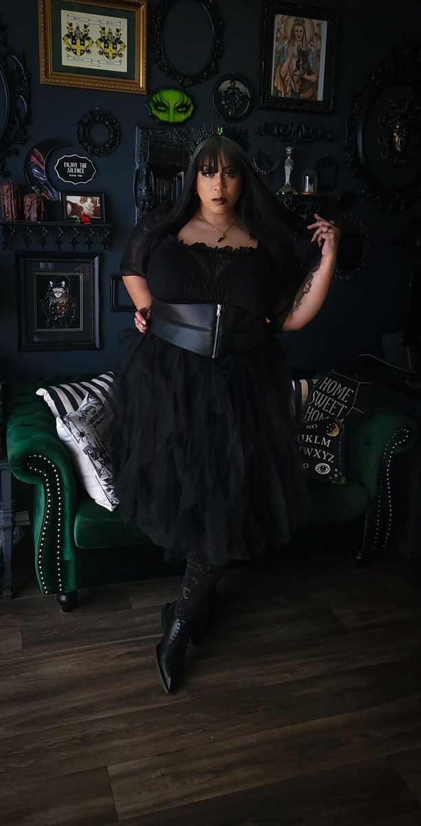 20 Jaw-Dropping Thick Goth Outfits to Slay the Darkness