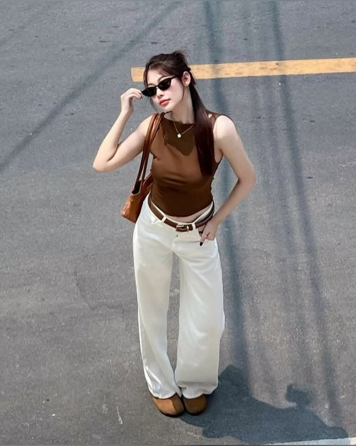 20 Baddie School Outfits That'll Have Everyone Asking "Where'd You Get ...