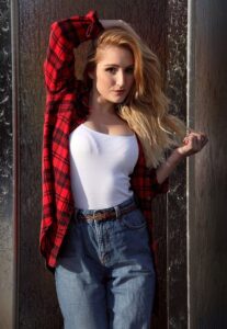 20 Edgy Rock Chic Outfits to Unleash Your Inner Rockstar - Mrs & The ...