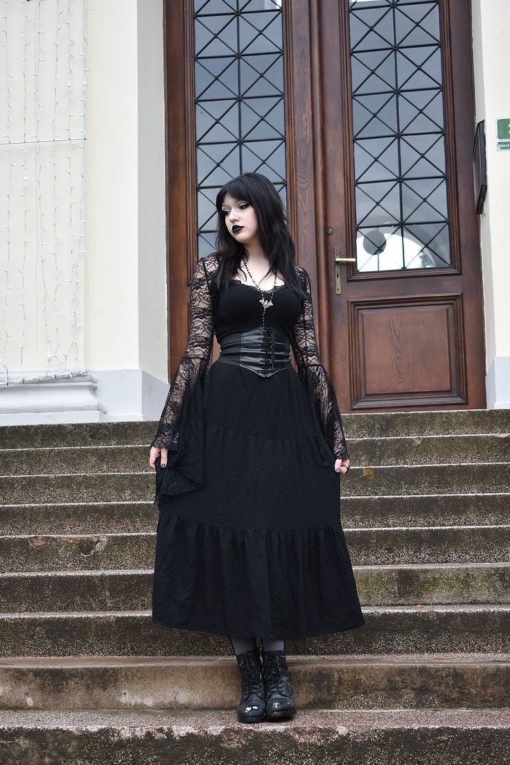 20 Trad Goth Outfits That Will Awaken Your Dark Romantic Soul in 2025 ...