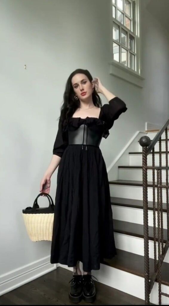 20 Trad Goth Outfits That Will Awaken Your Dark Romantic Soul in 2025 ...