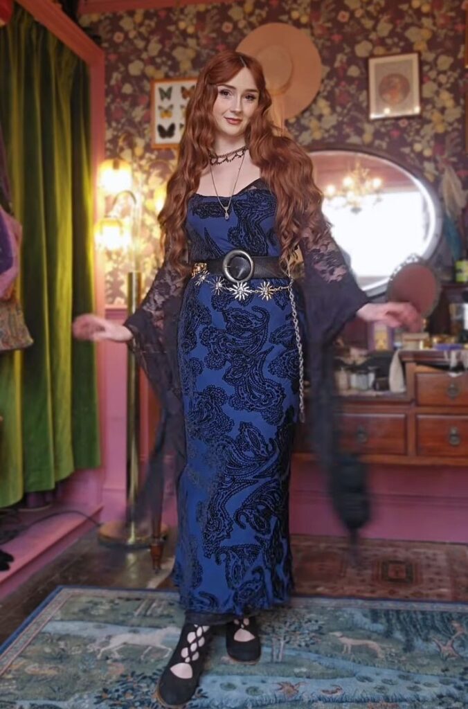 20 Traditional Goth Outfit Ideas That'll Perfect Your Dark Aesthetic in ...