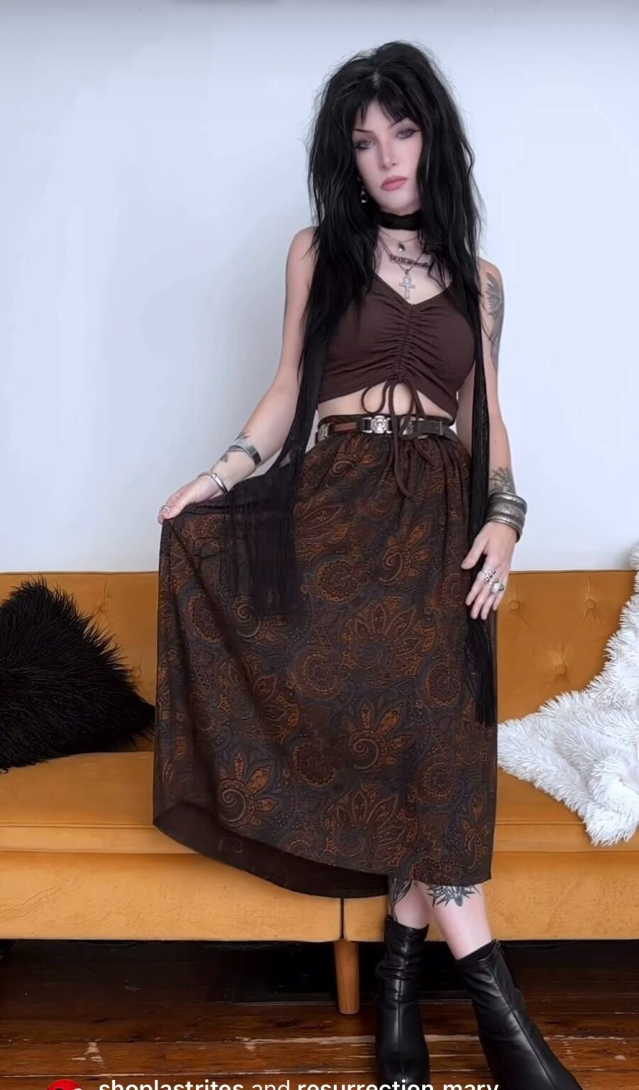 20 Traditional Goth Outfit Ideas That'll Perfect Your Dark Aesthetic in ...
