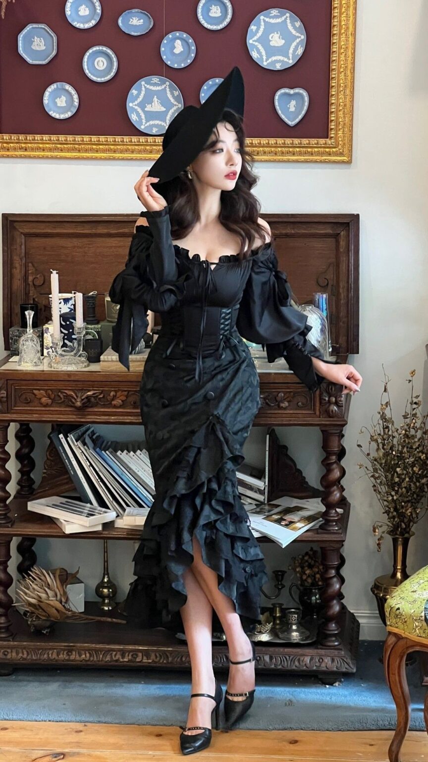 20 Traditional Goth Outfit Ideas That'll Perfect Your Dark Aesthetic in ...