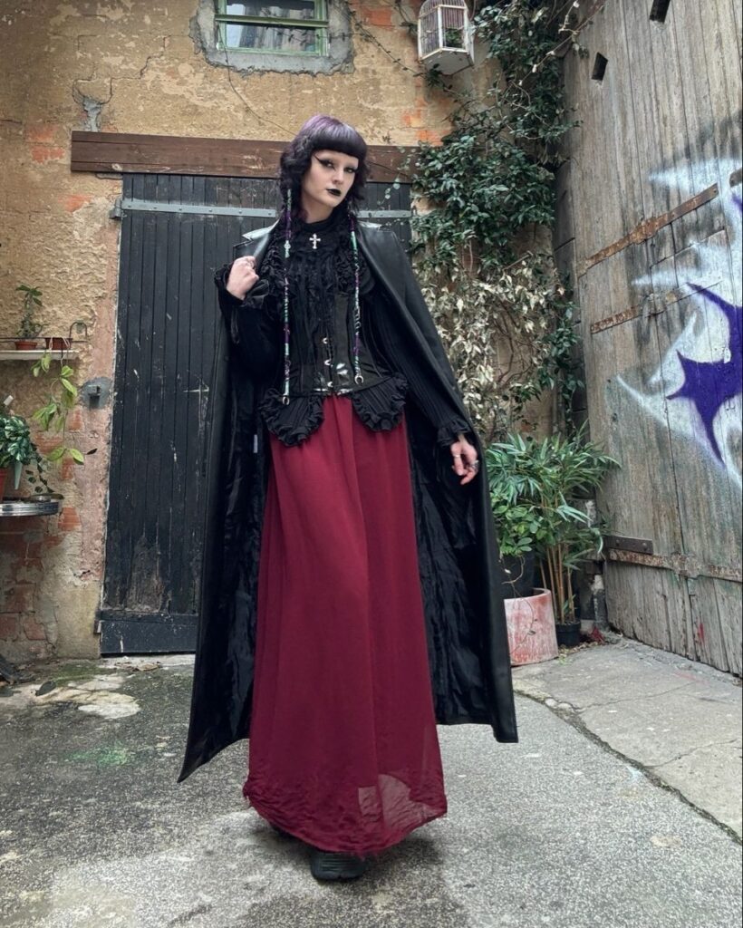 20 Traditional Goth Outfit Ideas That'll Perfect Your Dark Aesthetic in ...